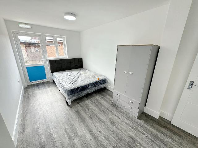Mount Road UB3, Room to rent, £1,050 pcm | PrimeLocation