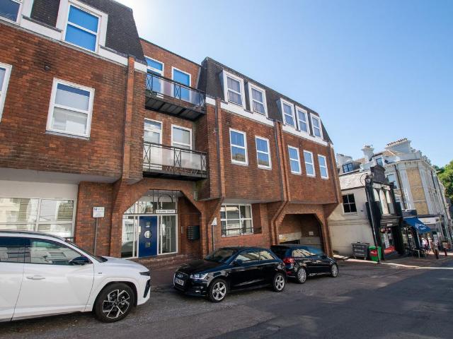 Mount Sion, Tunbridge Wells TN1, 2 bed flat to rent, £1,600 pcm | PrimeLocation
