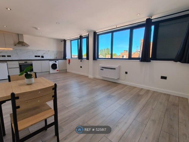 Mount St, Stafford ST16, 2 bed flat to rent, £850 pcm | PrimeLocation
