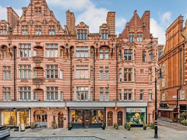 Mount Street, London W1K 1 bed flat to rent £5,000 pcm £1,154 pw