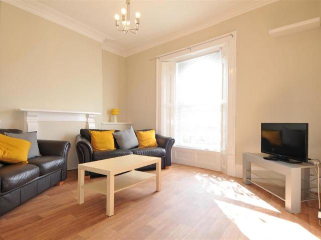 Mount Street, Plymouth PL4 5 bed house to rent £2,817 pcm £650 pw