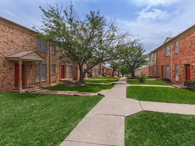 Mountain Valley Apartments {20220811} 2 Bedroom Apartment for Rent at 5875 Mountain Valley Ln, Dallas, TX 75211