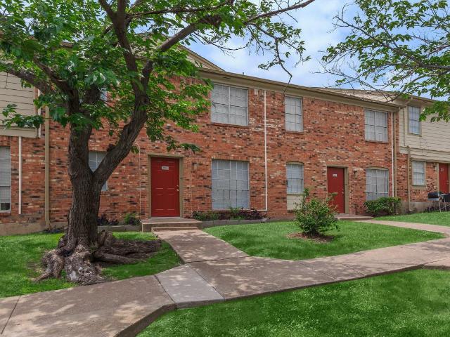 Mountain Valley Apartments {20220811} 3 Bedroom Apartment for Rent at 5875 Mountain Valley Ln, Dallas, TX 75211