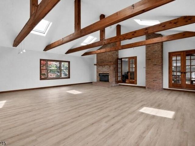Mountain View Ct, Clinton Township, Home For Sale