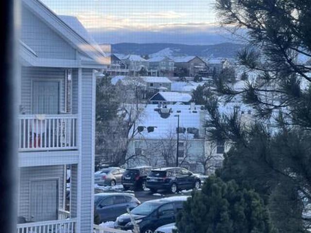 Mountain View Room, own bath with closet, high ceilings & great amenities!