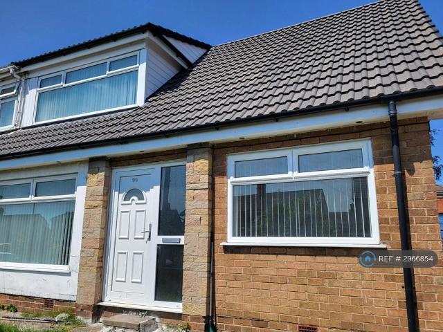 Mountain Ash, Rochdale, OL12 3 bed semi detached house to rent £1,195 pcm £276 pw