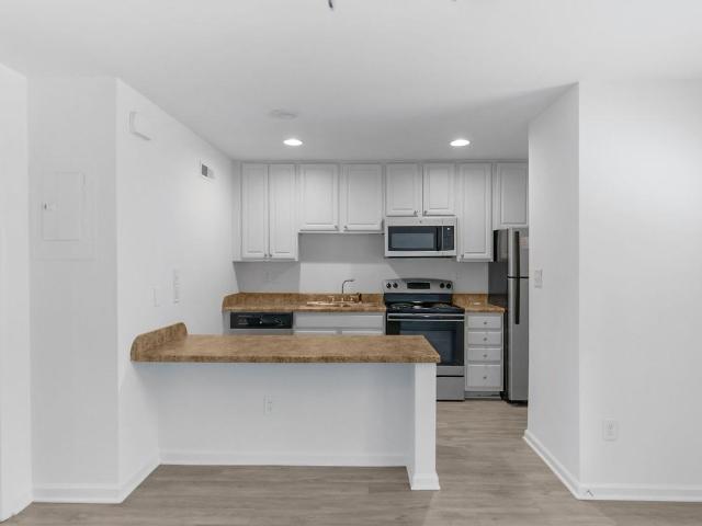 Mountain Crest 1 Bedroom Apartment for Rent at 1633 13th Ave S, Birmingham, AL 35205 Five Points South