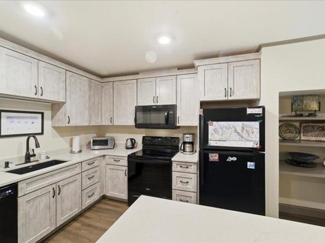 Mountainside Dr Unit,warren, Condo For Sale
