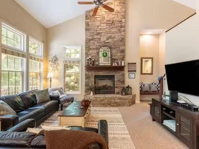 Mountainwoods Drive