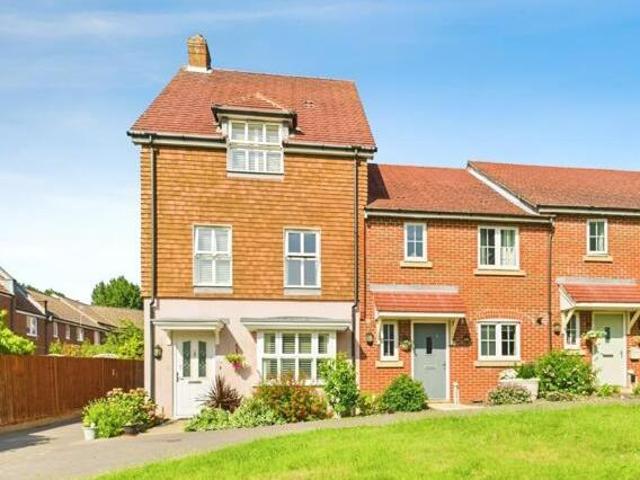 Mountbatten Drive, Sarisbury Green, 3 Bedroom Town