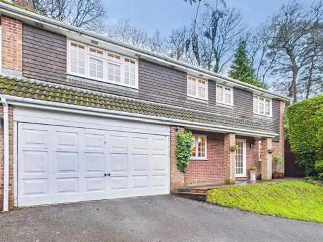 Mountbatten Rise, Sandhurst, 5 Bedroom Detached