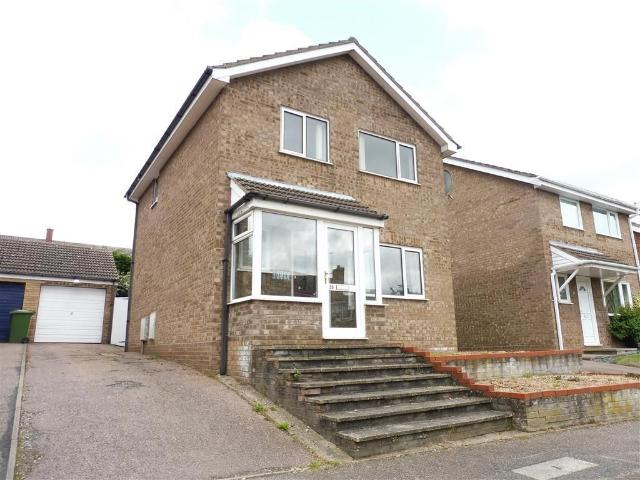 Mountbatten Road, Bungay NR35, 3 bed detached house to rent, £1,200 pcm | PrimeLocation
