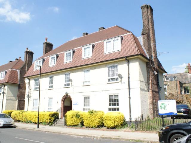 Mountearl Gardens, London SW16, 3 bed flat to rent, £2,500 pcm | PrimeLocation