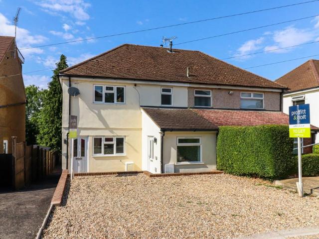 Mountfield Road, Hemel Hempstead, HP2 2 bed flat to rent £1,750 pcm £404 pw
