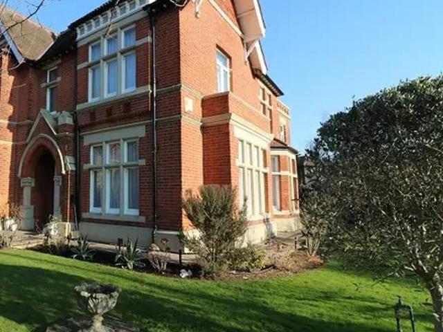 Mountfield Road, London, W5 2NG, United Kingdom | 4 bed apartment for rent #139475021 | Rentberry