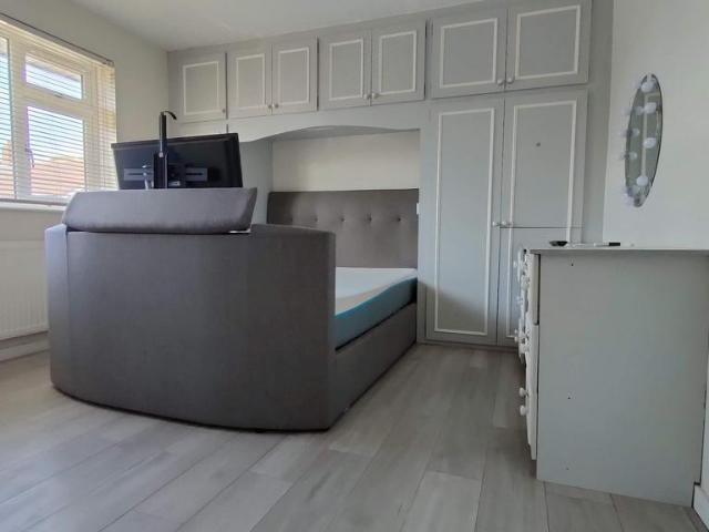 Mountjoy Close, London SE2 3 bed terraced house to rent £2,300 pcm £531 pw