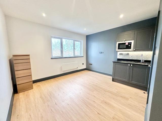 Mounts Road, Greenhithe DA9, Studio to rent, £900 pcm | PrimeLocation