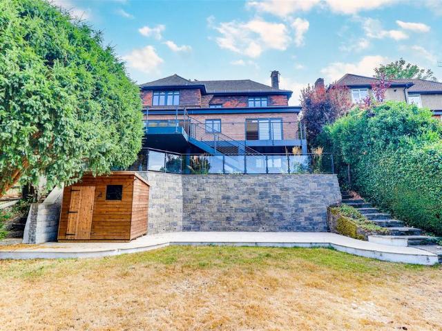 Mountside, Guildford GU2 4 bed house to rent £5,000 pcm £1,154 pw