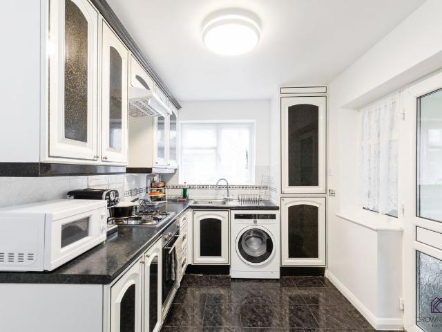 Mountside, Stanmore, Middlesex, Greater London HA7, 2 bed maisonette to rent, £1,750 pcm | PrimeLocation