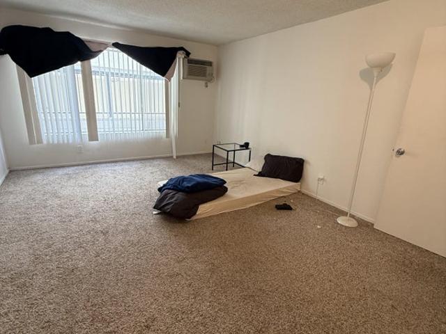 MOVE IN ASAP ! Palms/Culver city private room