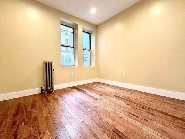 MOVE IN ASAP ROOM FOR RENT $975