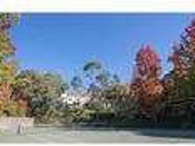 Move in condition, 2 bedroom 2 bath. Pet OK!