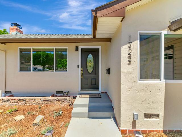 Move In Ready Cambrian Gem – New Appliances and many upgrades!