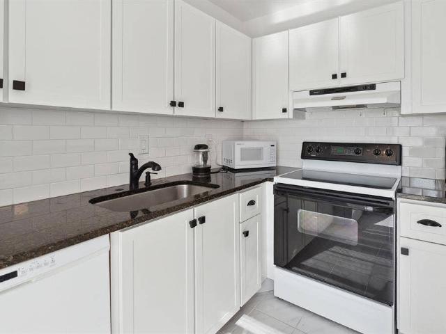 Move In Ready! Furnished 2BR/2BA