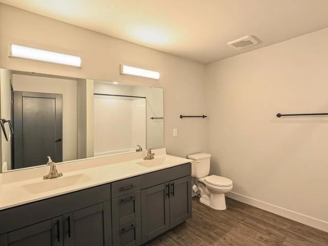 Move In Ready Furnished Room – Great Location!
