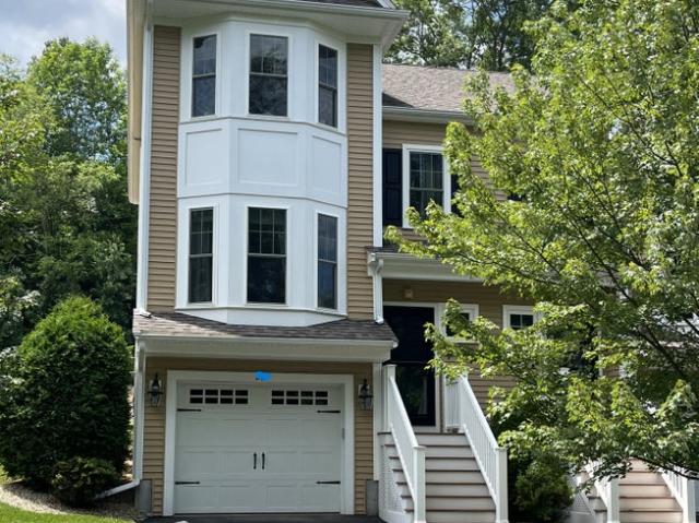 Move in ready house share. Spacious home