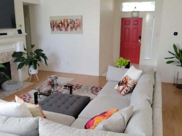 Move In Ready! Quiet and Clean Room