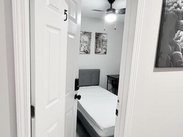 MOVE IN READY ROOMS NEAR JOBS, SHOPPING & TRANSIT SNELLVILLE