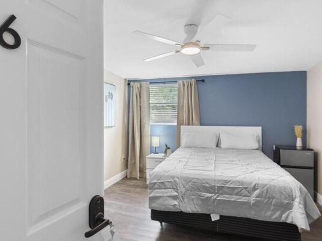 MOVE IN READY ROOMS in Renovated Orlando Home! Just MINUTES from Dining, Shops & Major Highways!