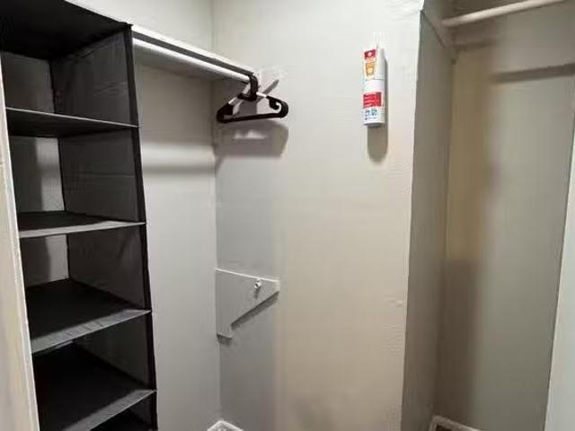 MOVE IN READY ROOMS PRIVATE BATH OPTION NEAR AIRPORT WIF.