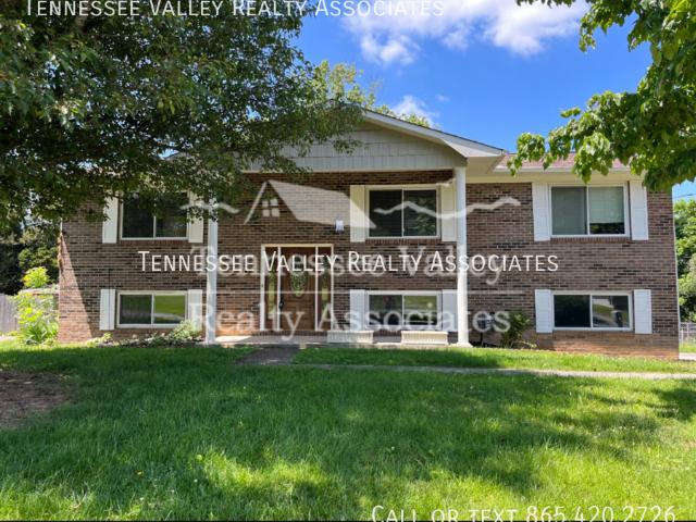 MOVE IN READY! Spacious 4 bed/2.5 bath split foyer with large, fenced yard!
