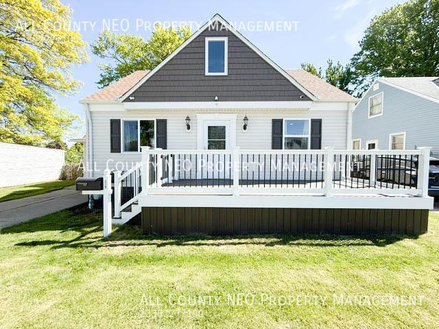 Move In Ready 3 Bedroom Home with Fenced Yard & Garage!