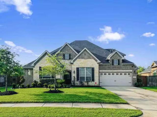 Move In Ready 4 Bedroom, 4 Bath + Separate Office Home for R.