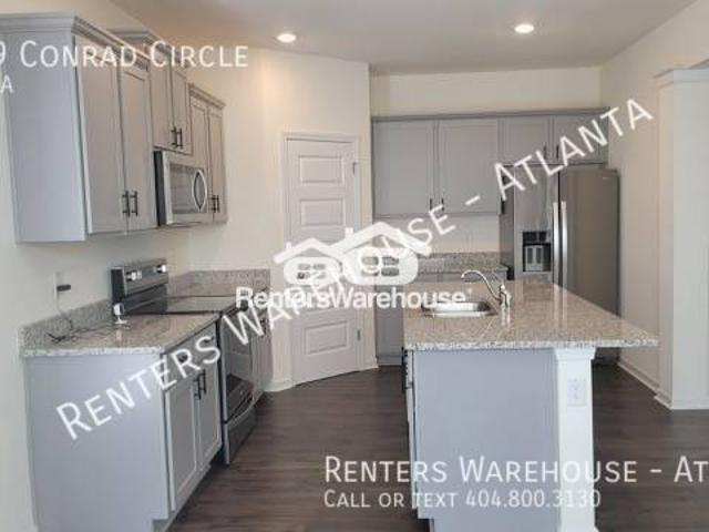 Move in Ready 4 Bedroom 2.5 Bath Home in a Gated Community in the Convenient Lovejoy/Hampton Area!