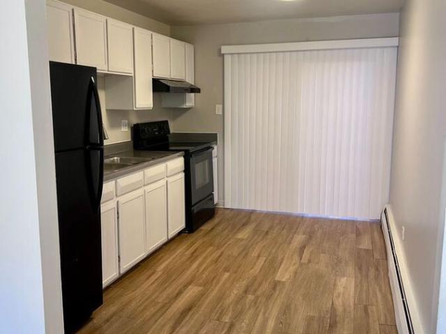 MOVE IN SPECIAL!