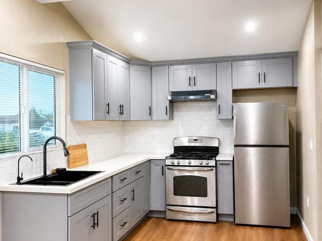 MOVE IN SPECIAL $2,100/MONTH FOR THE FIRST 3 MONTH