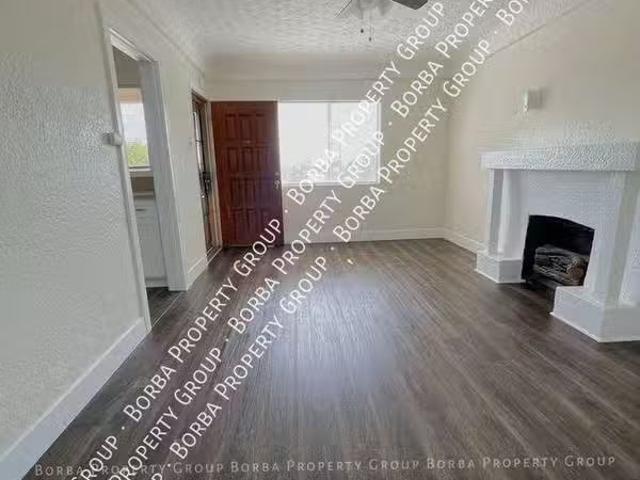 MOVE IN SPECIAL $500 OFF FIRST MONTHS RENTGORGEOUS 1 BED / 1 B.