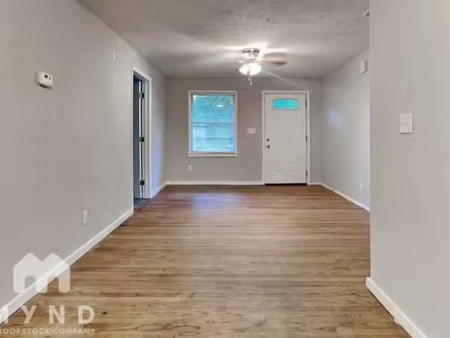 MOVE IN SPECIAL! FIRST FULL MONTH FREE MUST MO 3120 Lone Oa.