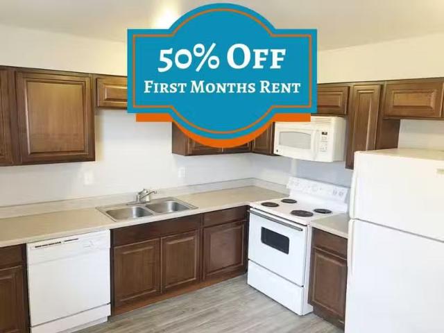 MOVE IN SPECIAL LARGE PRIVATE YARD 2 Bed 1 Bath with Private.