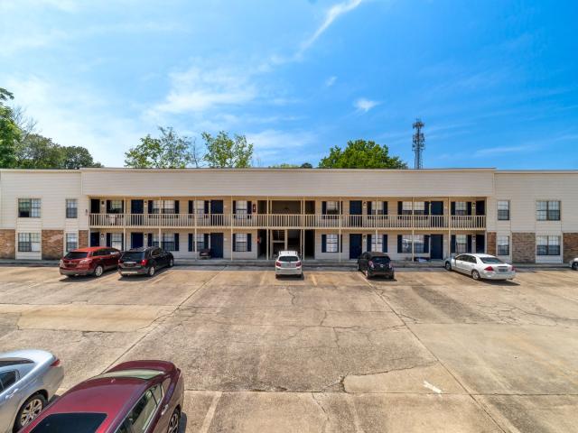 Move In Special * Newly Updated 2 Bed, 1 Bath Apartment for Rent: Water Paid!