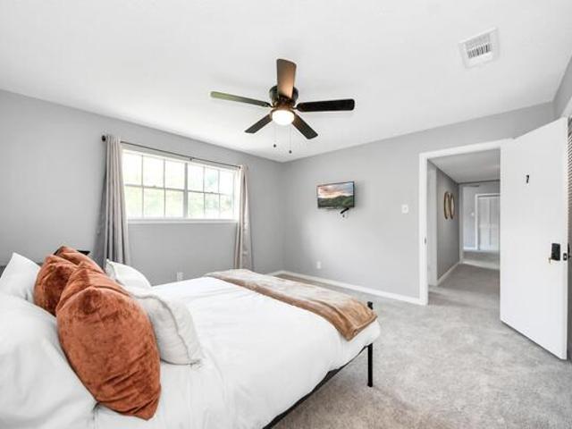 Move in today! Newly Renovated Home in Dickinson, TX! Near Houston and Galveston.