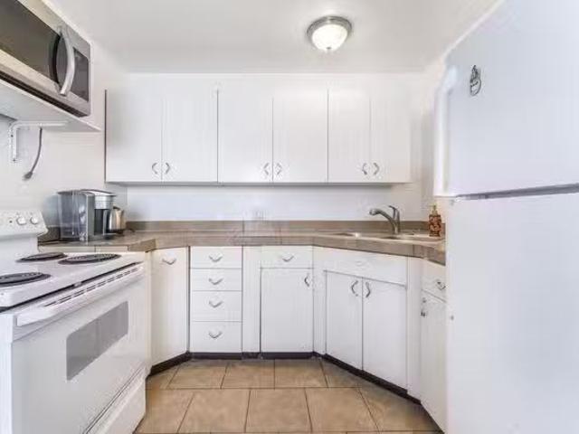 Move in today! Cozy & homey North Las Vegas House with Dining.