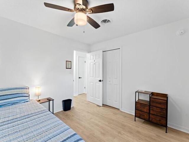 Move In Today! POOL HOME • East Orlando • MODERN FINISHES • Super STAR HOST • Minutes to Waterford Lakes, UCF, Downtown Orlando, 408, and more!