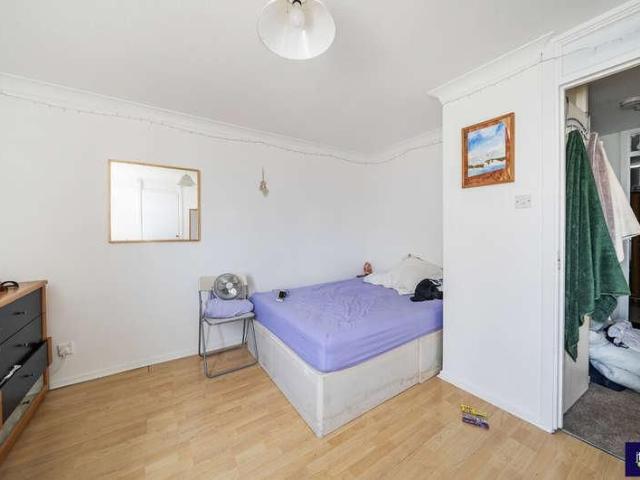 Mowatt Close, N19