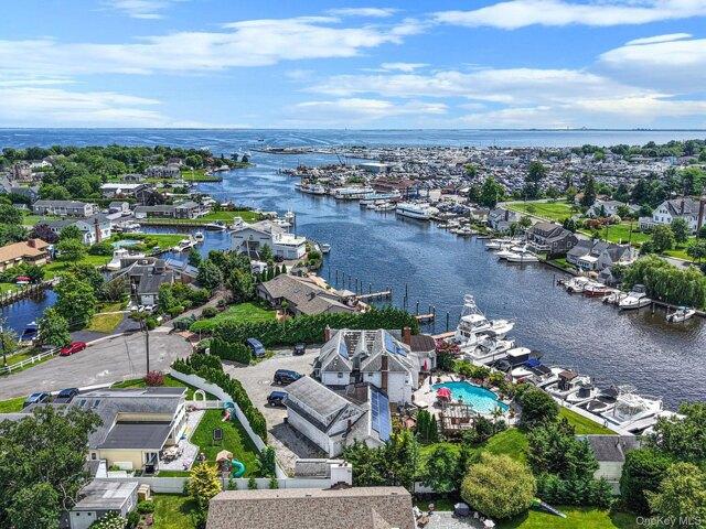Mowbray Ave, Bay Shore, Home For Sale