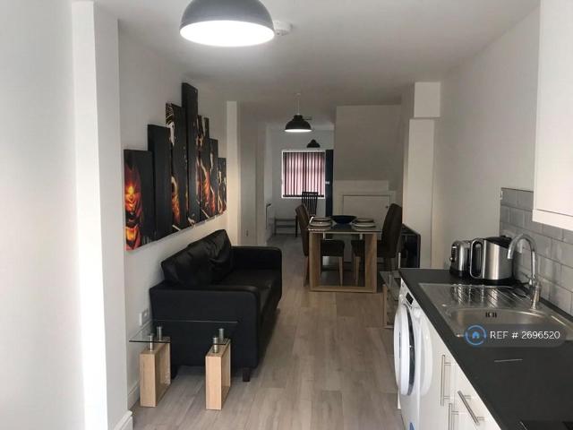 Mowbray Road, Cambridge, CB1 2 bed flat to rent £1,695 pcm £391 pw